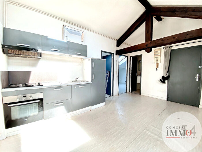 Appartement à vendre - Toul, Centre-ville - 2 pièces - 1 chambre