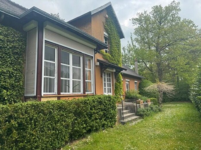Bourg-et-Comin : Maison 10 pièces à vendre