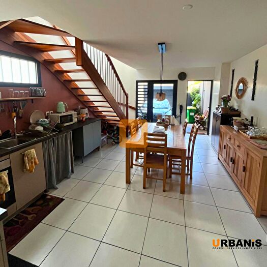 Maison 4 pièces à Le Port, Centre-ville, à vendre