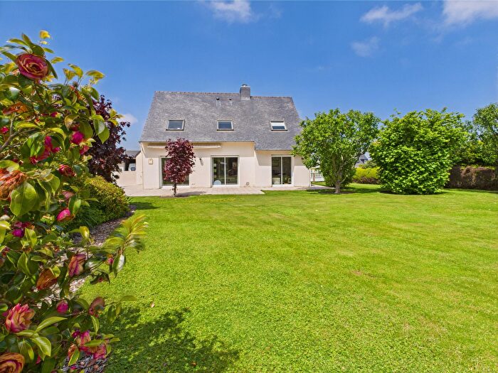 Plouvorn : Maison 7 pièces à vendre