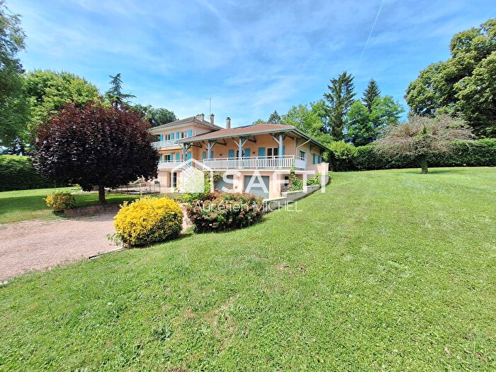 Maison à vendre - Villieu-Loyes-Mollon - 9 pièces - 5 chambres