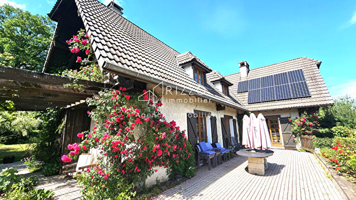 Maison 8 pièces à vendre à Grilly