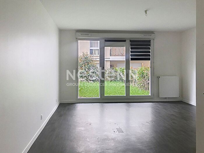 Appartement à louer - Croix-Blanche-Cardinal-Bel Abord, Chilly-Mazarin - 1 pièce