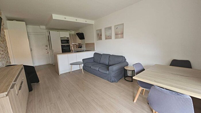 Appartement à louer - Est, Peymeinade - 3 pièces - 2 chambres