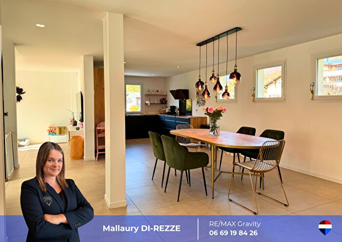 Maison à vendre - Taninges - 6 pièces - 4 chambres