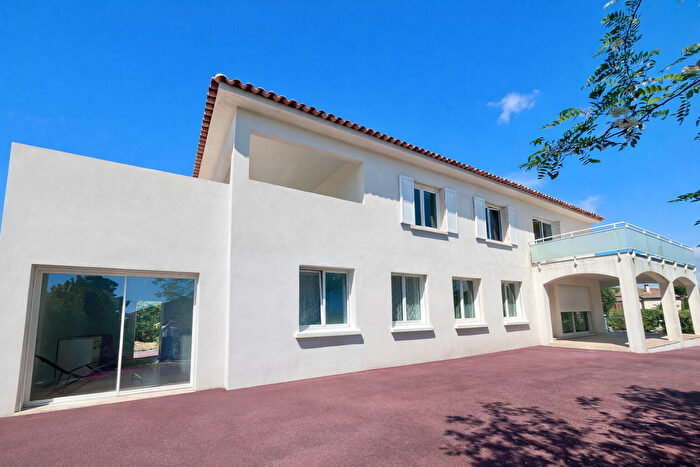Maison 11 pièces à vendre à Saint-Raphaël