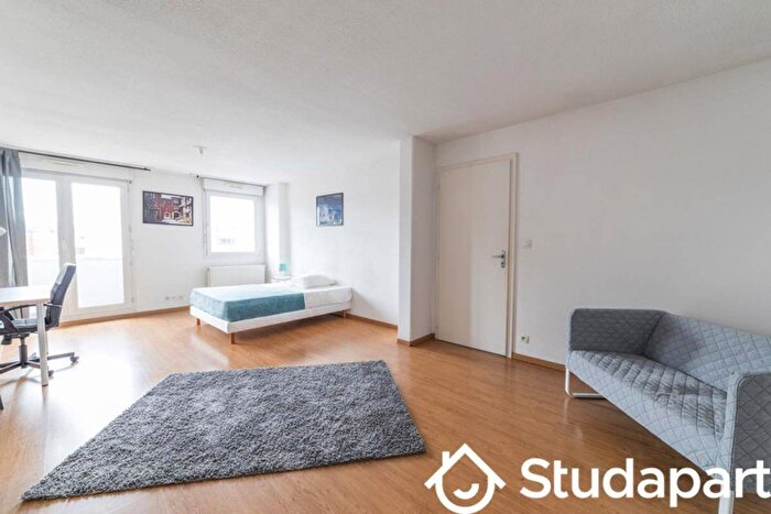 Appartement à louer - Neudorf Ouest Centre, Strasbourg - 1 pièce - 4 chambres