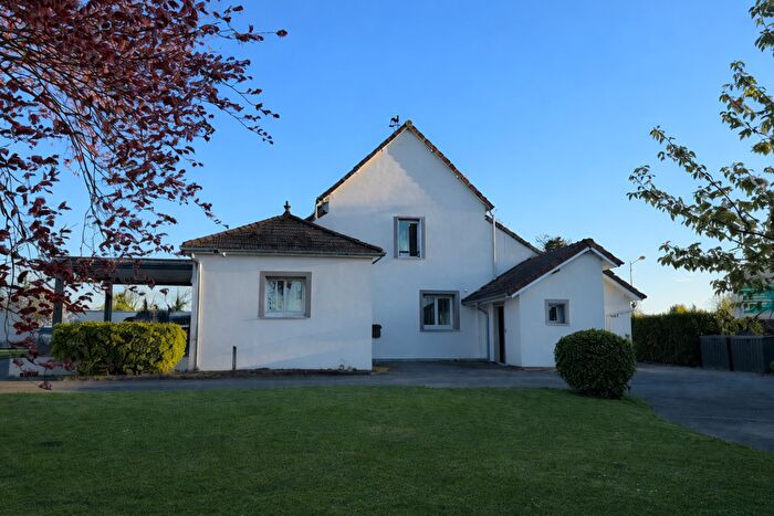 Pierre-de-Bresse - Maison 8 pièces à vendre