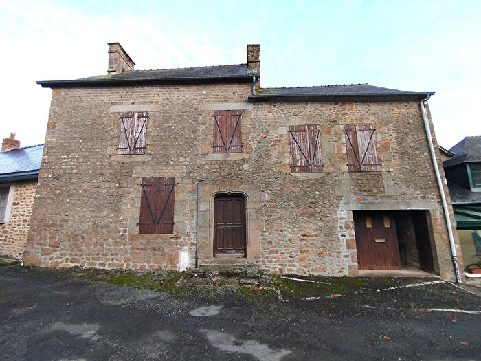 Maison à vendre - Larchamp - 5 pièces - 4 chambres