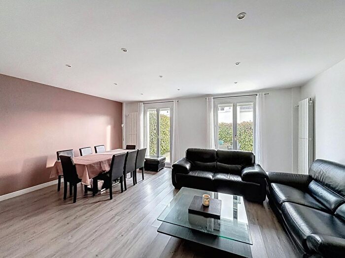 Maison à vendre - Voisins-le-Bretonneux - 5 pièces - 4 chambres