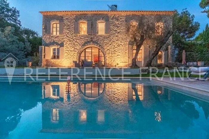 Maison à louer - Village-Le Val-Cabrieres, Mougins - 6 pièces - 4 chambres