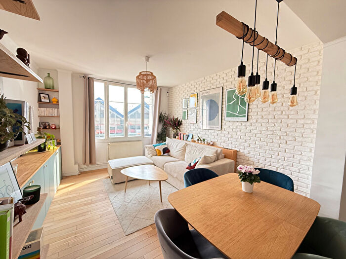 Appartement à vendre - Asnières-sur-Seine, Centre-ville - 3 pièces - 2 chambres