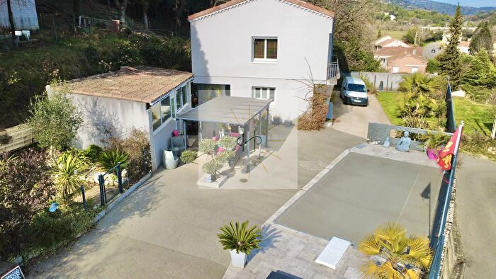 Maison à vendre - Rochemaure - 6 pièces - 4 chambres