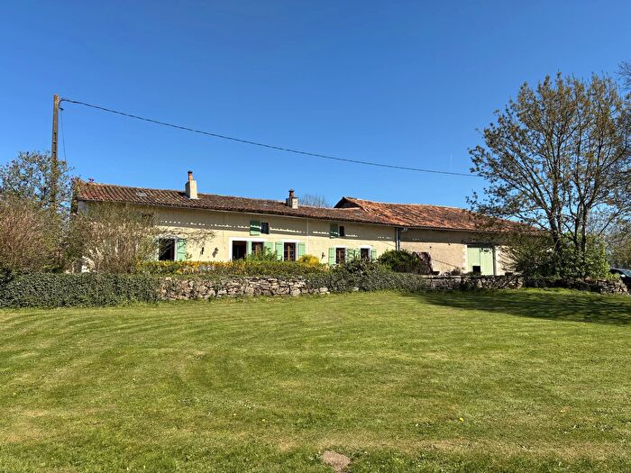 Maison à vendre - Rouzède - 15 pièces - 5 chambres