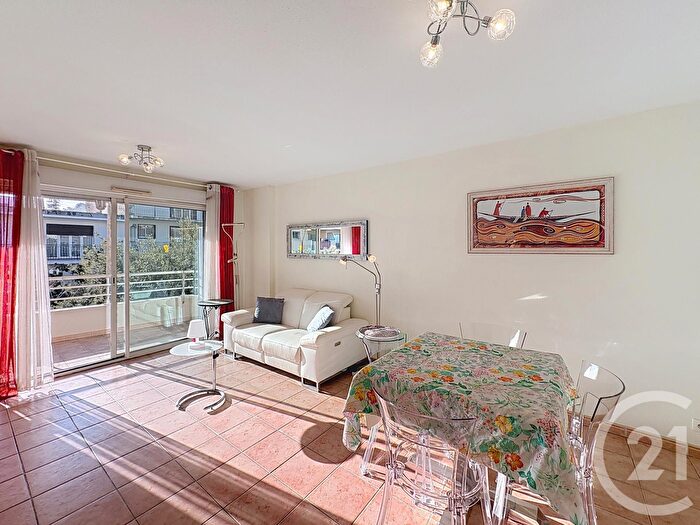 Appartement à vendre - Cavalaire-sur-Mer, Centre-ville - 3 pièces - 2 chambres