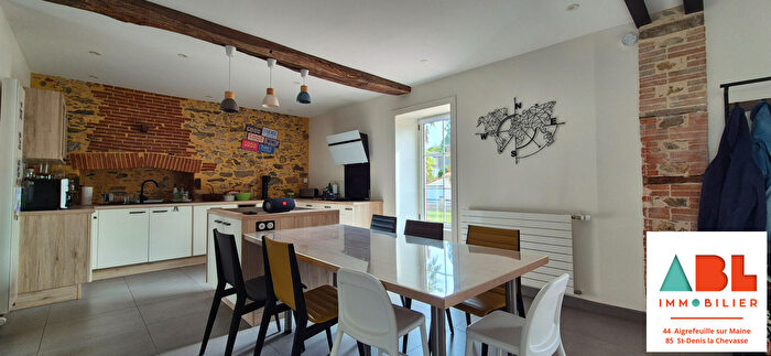 Maison à vendre - Saint-Denis-la-Chevasse - 5 pièces - 4 chambres