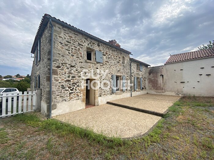 Maison 4 pièces à louer à Mervent