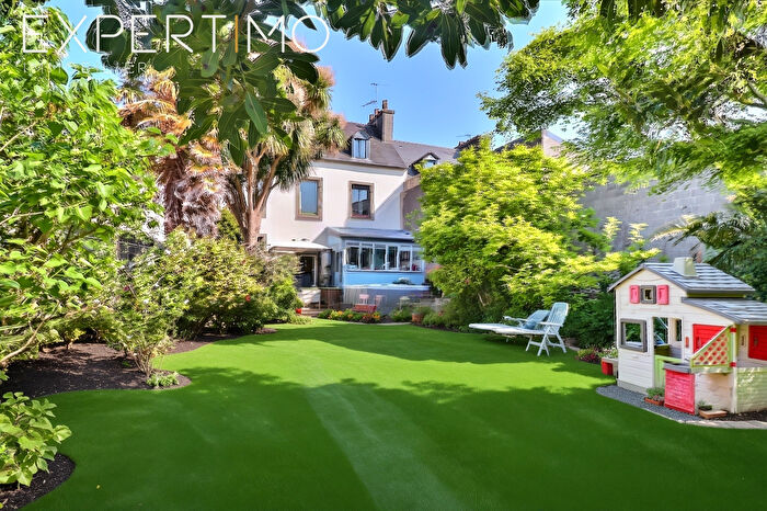 Maison à vendre - Landerneau, Le Roudous - 12 pièces - 8 chambres