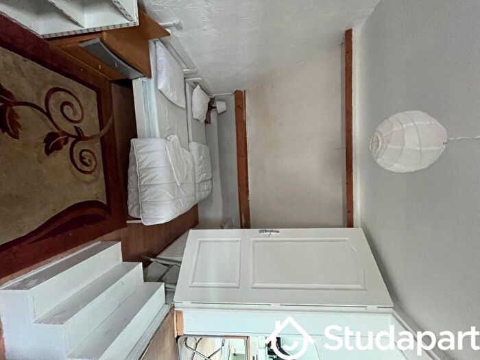 Appartement à louer - Parc des Sports, Savigny-le-Temple - 1 pièce - 3 chambres