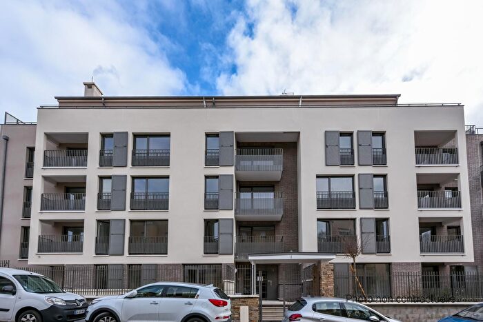 Osny, Liviliiers, Ennery, Zone Commerciale lOseraie : Appartement 2 pièces à louer