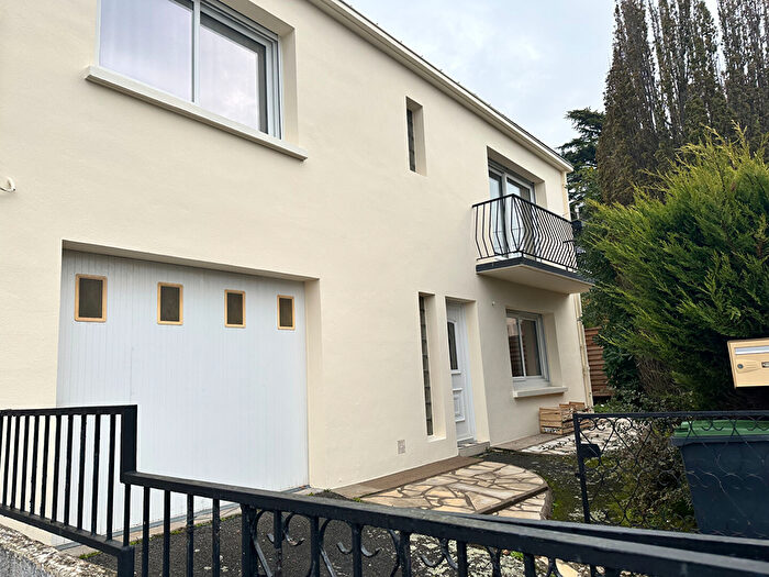 Maison à vendre - La Roche-sur-Yon, Le Bourg sous la Roche - 8 pièces - 6 chambres
