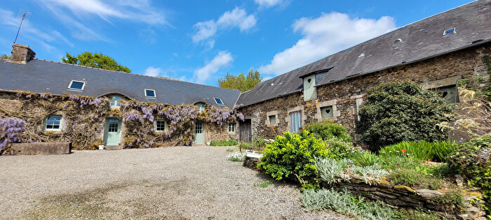Saint-Martin-des-Prés : Maison 13 pièces à vendre