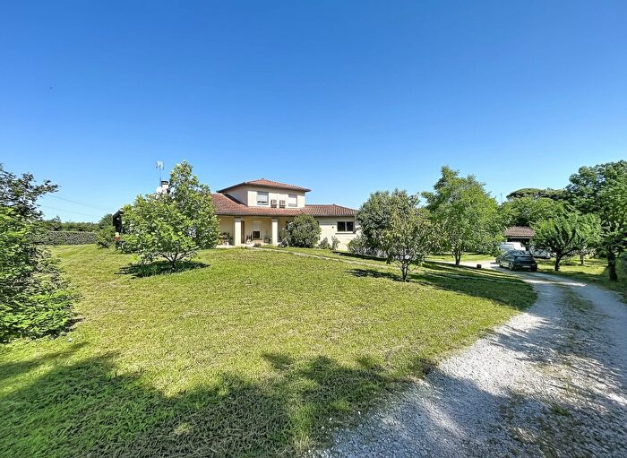Maison 8 pièces à vendre à Lanta