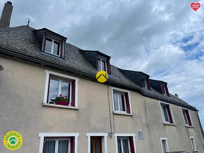 Appartement 3 pièces à Pierrefort, à vendre