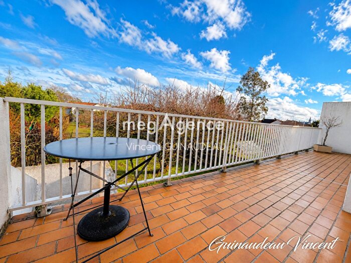 Maison 6 pièces à Cholet, Leclerc, à vendre