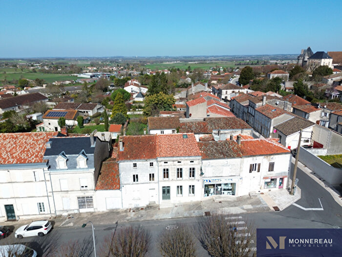 Maison à vendre - Barbezieux-Saint-Hilaire - 7 pièces - 5 chambres