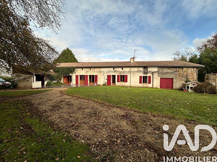 Maison à vendre - Lezay - 5 pièces - 3 chambres