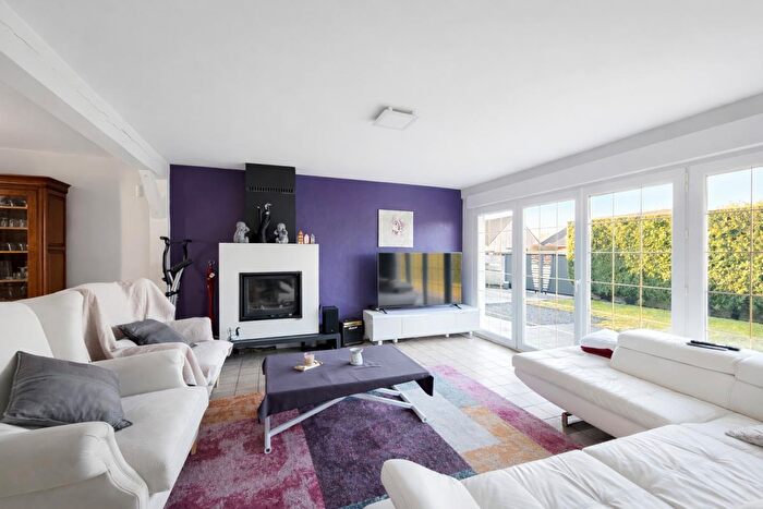 Maison à vendre - Bréval - 6 pièces - 4 chambres