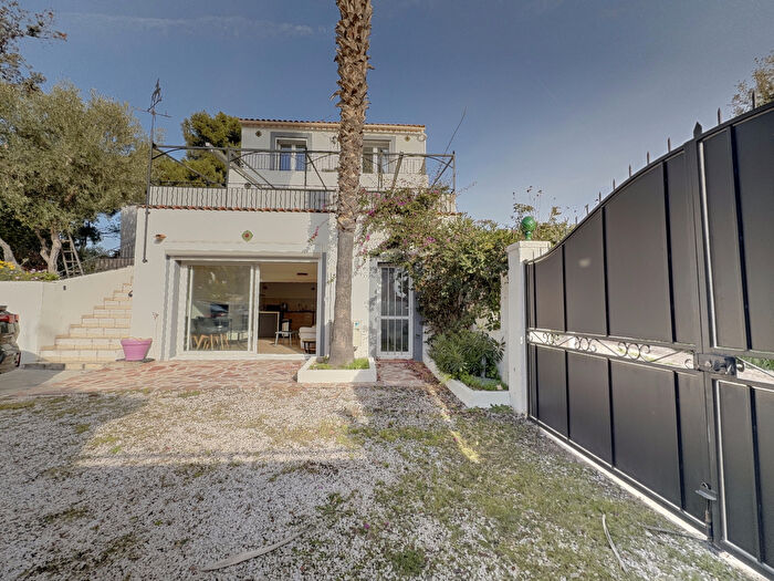 Maison à vendre - Six-Fours-les-Plages, Font de Fillol, Rayolet, Le Brusc - 6 pièces - 4 chambres