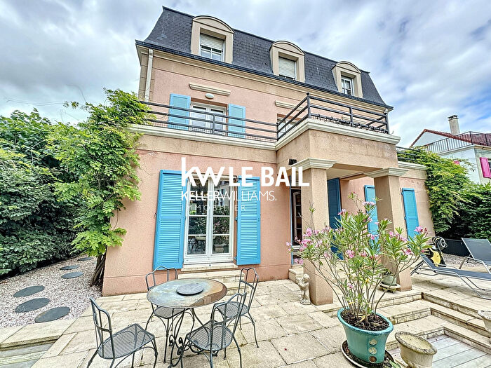 Maison à vendre - Cergy, Bords dOise - 8 pièces - 5 chambres