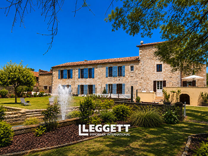 Bourg-Charente - Maison 18 pièces à vendre