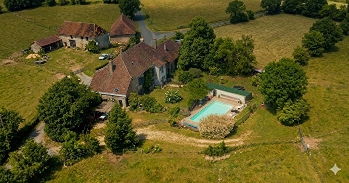Maison 11 pièces à Saint-Priest-Ligoure, à vendre