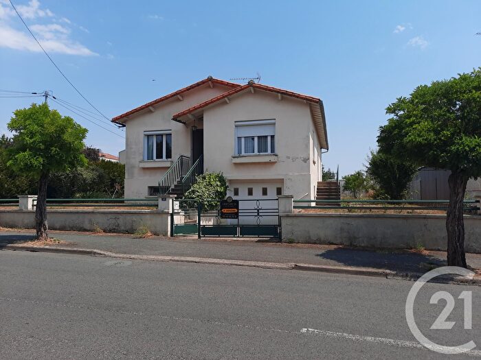 Chef-Boutonne : Maison 5 pièces à vendre