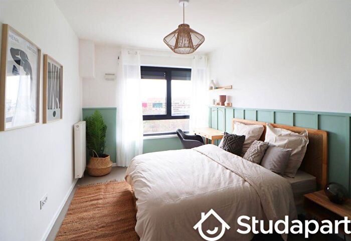 Appartement à louer - Pont de Flandre, Paris ème arrondissement - 1 pièce - 4 chambres