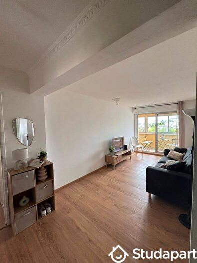 Appartement à louer - Le Hameau, Pau - 1 pièce - 2 chambres