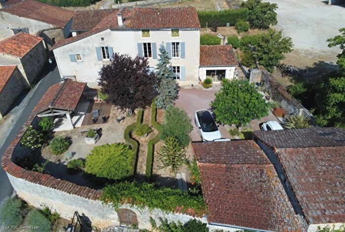 Verteuil-sur-Charente - Maison 6 pièces à vendre