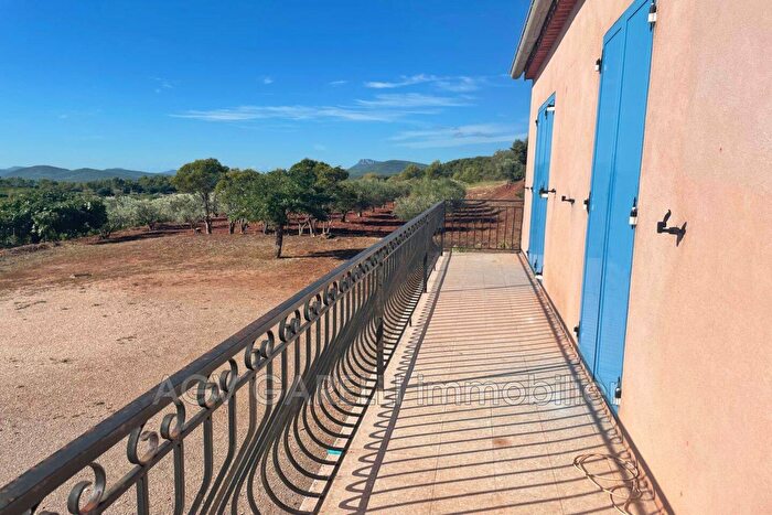 Maison à louer - Puget-Ville - 5 pièces - 4 chambres