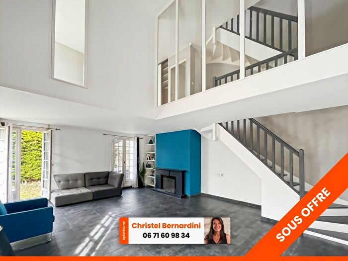 Maison à vendre - Saint-Rémy-lès-Chevreuse - 7 pièces - 4 chambres