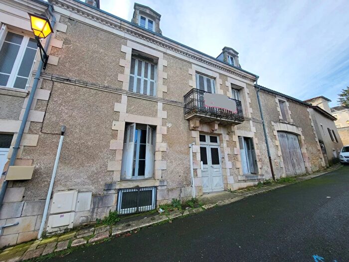 Maison à vendre - Saint-Savin - 8 pièces - 3 chambres