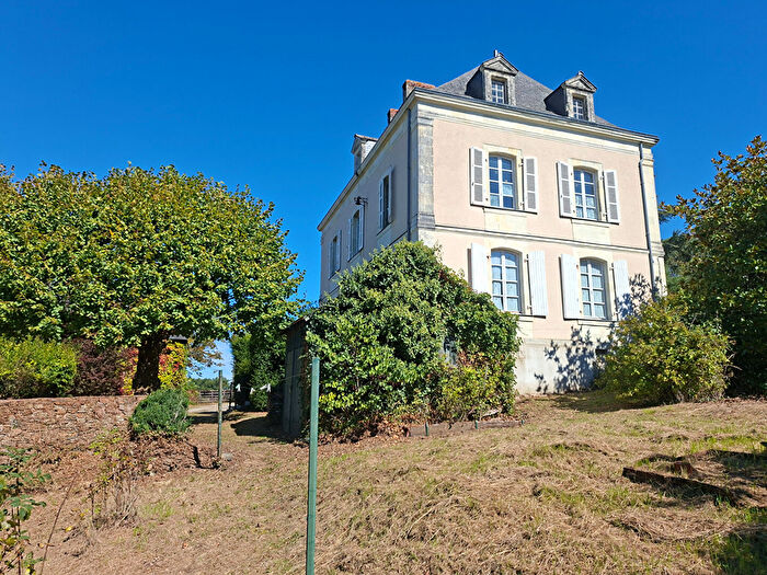 Saint-Aignan-sur-Roë : Maison 6 pièces à vendre