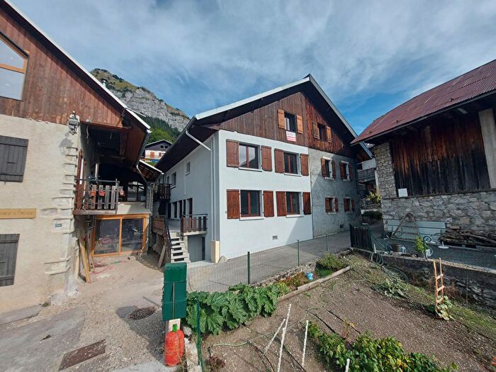 Maison 9 pièces à vendre à Montmin