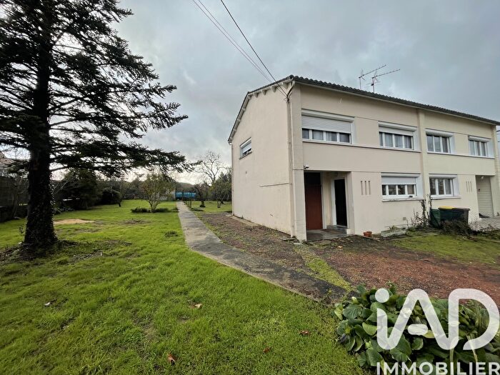 Maison à vendre - Magnac-sur-Touvre - 4 pièces - 3 chambres