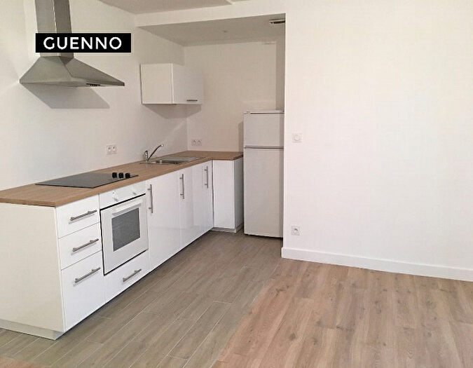Quartiers Centre, Colombier : Appartement 2 pièces à louer