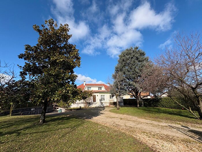 Maison à vendre - Beaurepaire - 8 pièces - 5 chambres