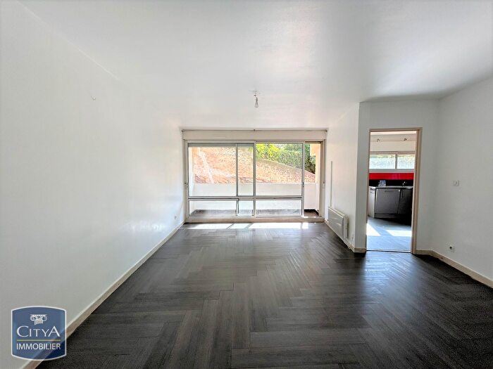 Appartement à vendre - Salon-de-Provence, Hautes Viougues, Saint-Come, Pavillon - 3 pièces - 2 chambres