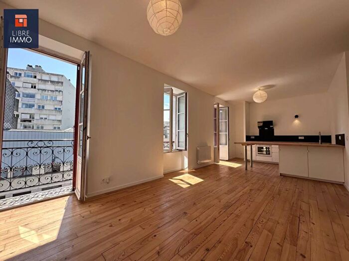 Appartement à louer - Centre Ville, Pau - 3 pièces - 2 chambres
